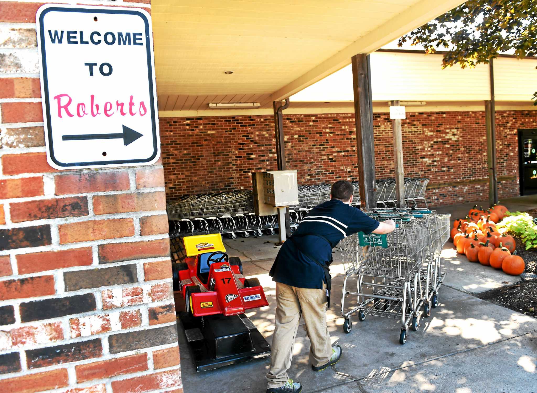 Robert’s Food Center in North Madison passes down to son and grandson