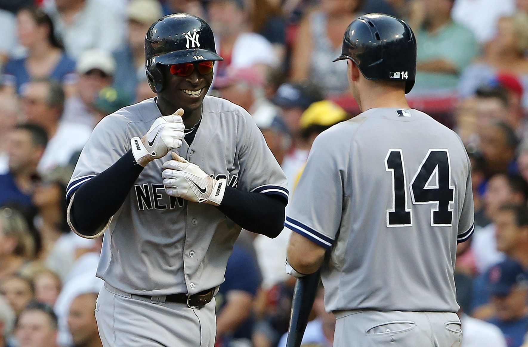 Yankees hit 3 HRs in 8-run 2nd, beat Red Sox 13-8