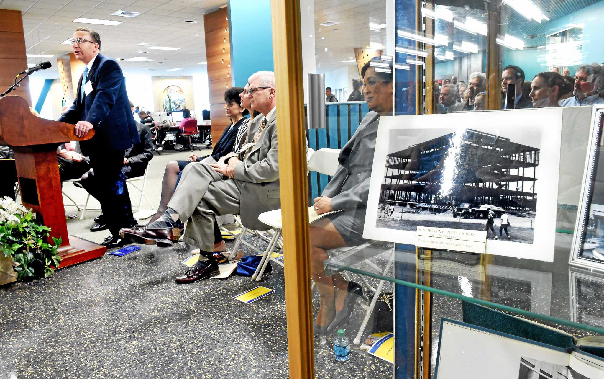 Photos of SCSU’s state-of-the-art Buley Library