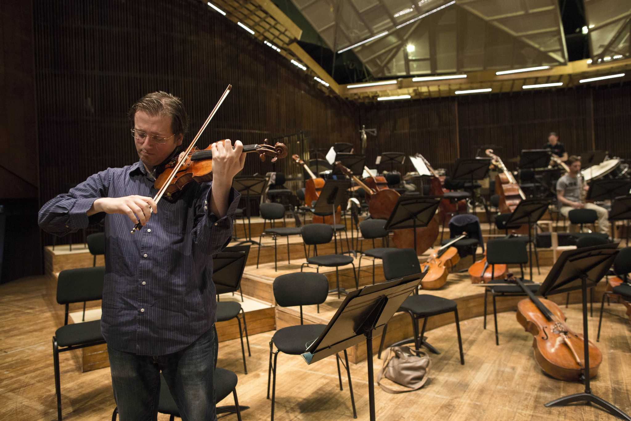 New Haven violinist makes debut as Israel Philharmonic Orchestra ...