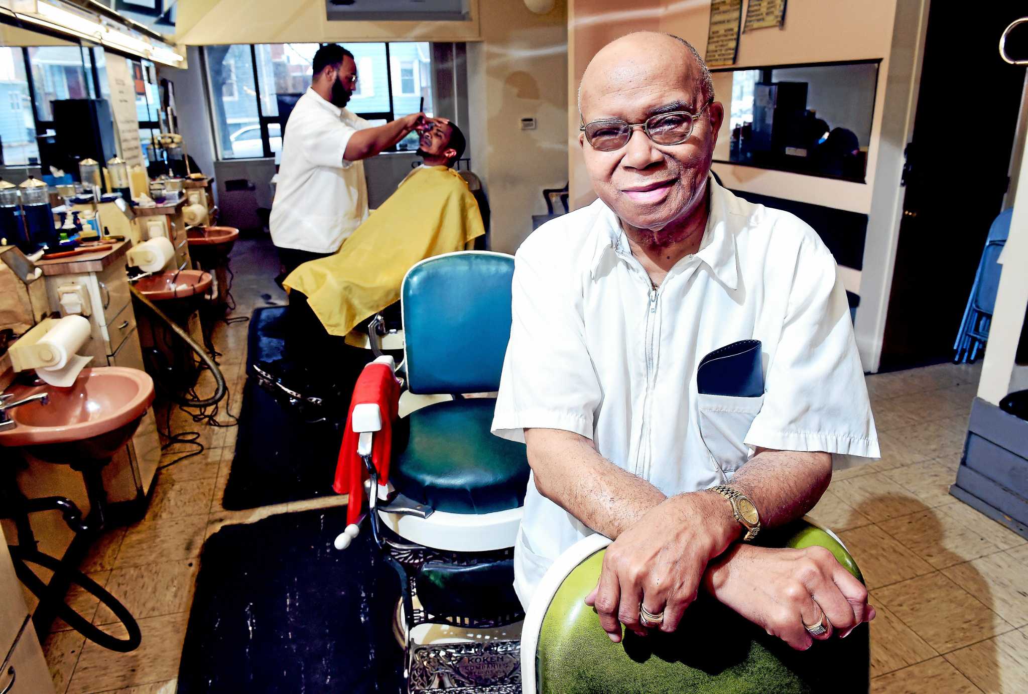 New Haven barber hanging up the shears after 61 years