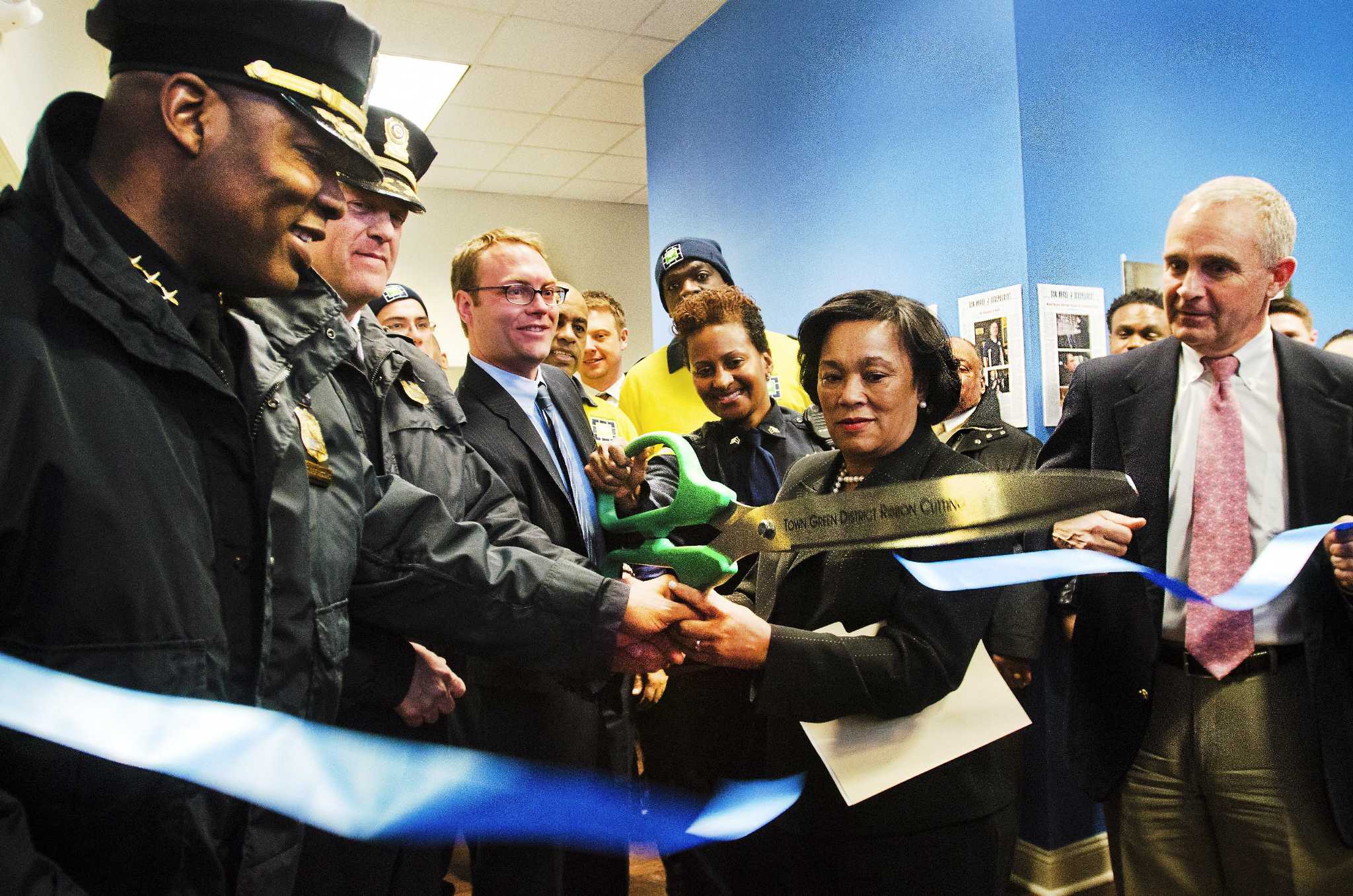 New Haven police substation opens across from Green