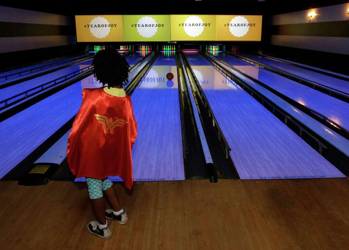 Wonder Woman bowling party empowers girls