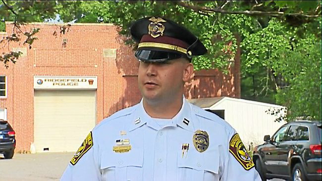 Police: Ridgefield dad left son in hot car while at work