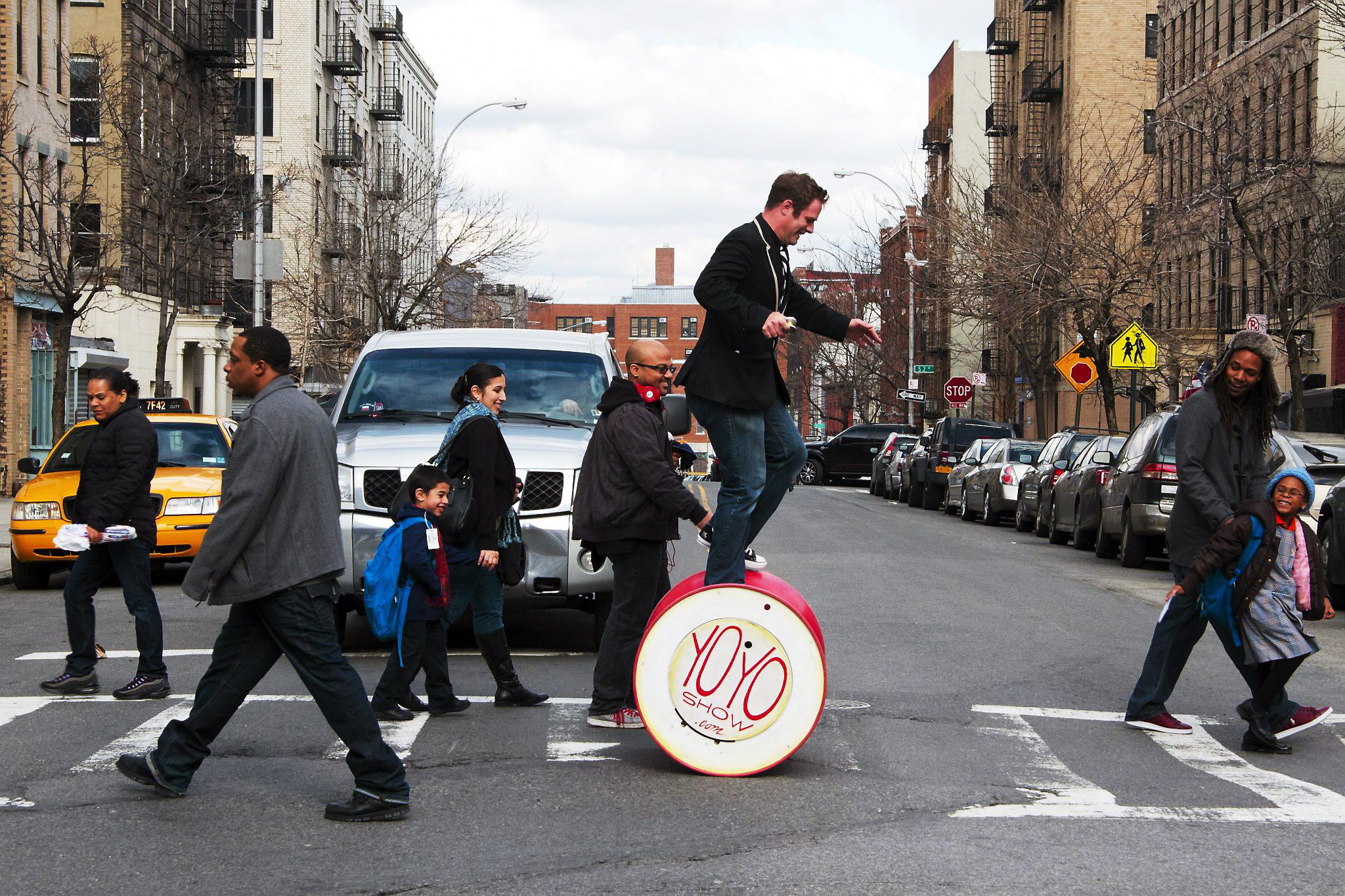Skill, humor mark yo-yo show with John Higby in Hamden
