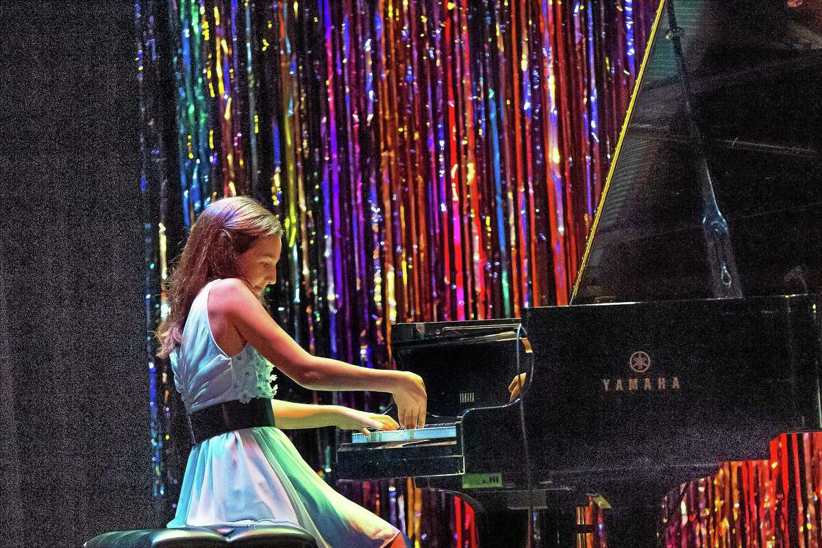 Shubert reopens with NHSO’s ‘American Rhapsody’ and pianist Emily Bear