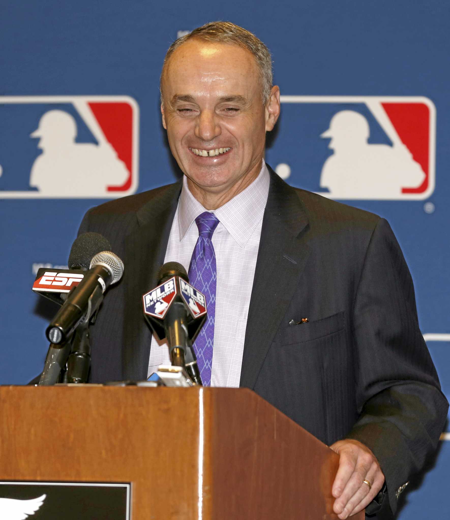 MLB COO Rob Manfred elected 10th commissioner