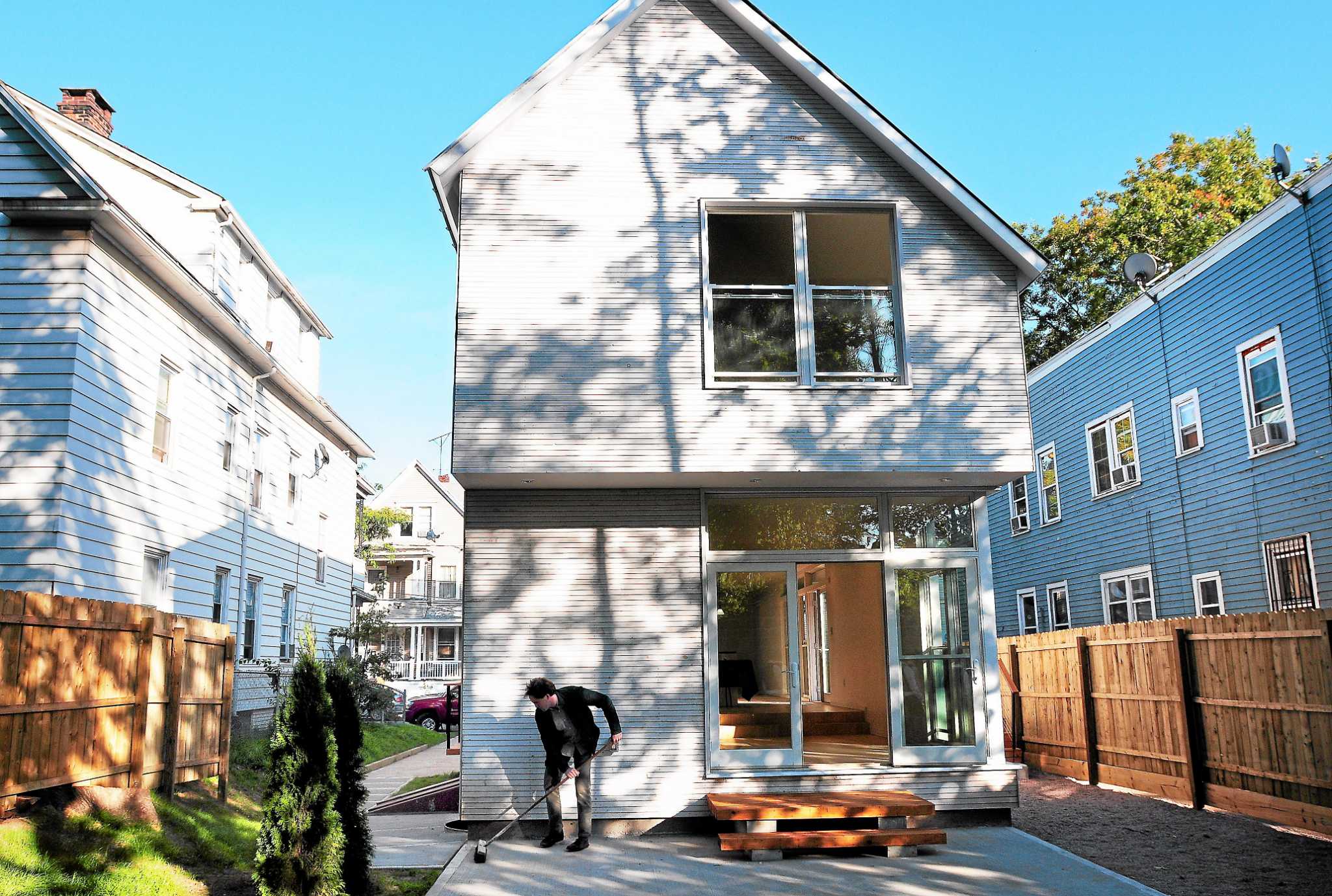 Yale students build a house on New Haven’s Greenwood Street