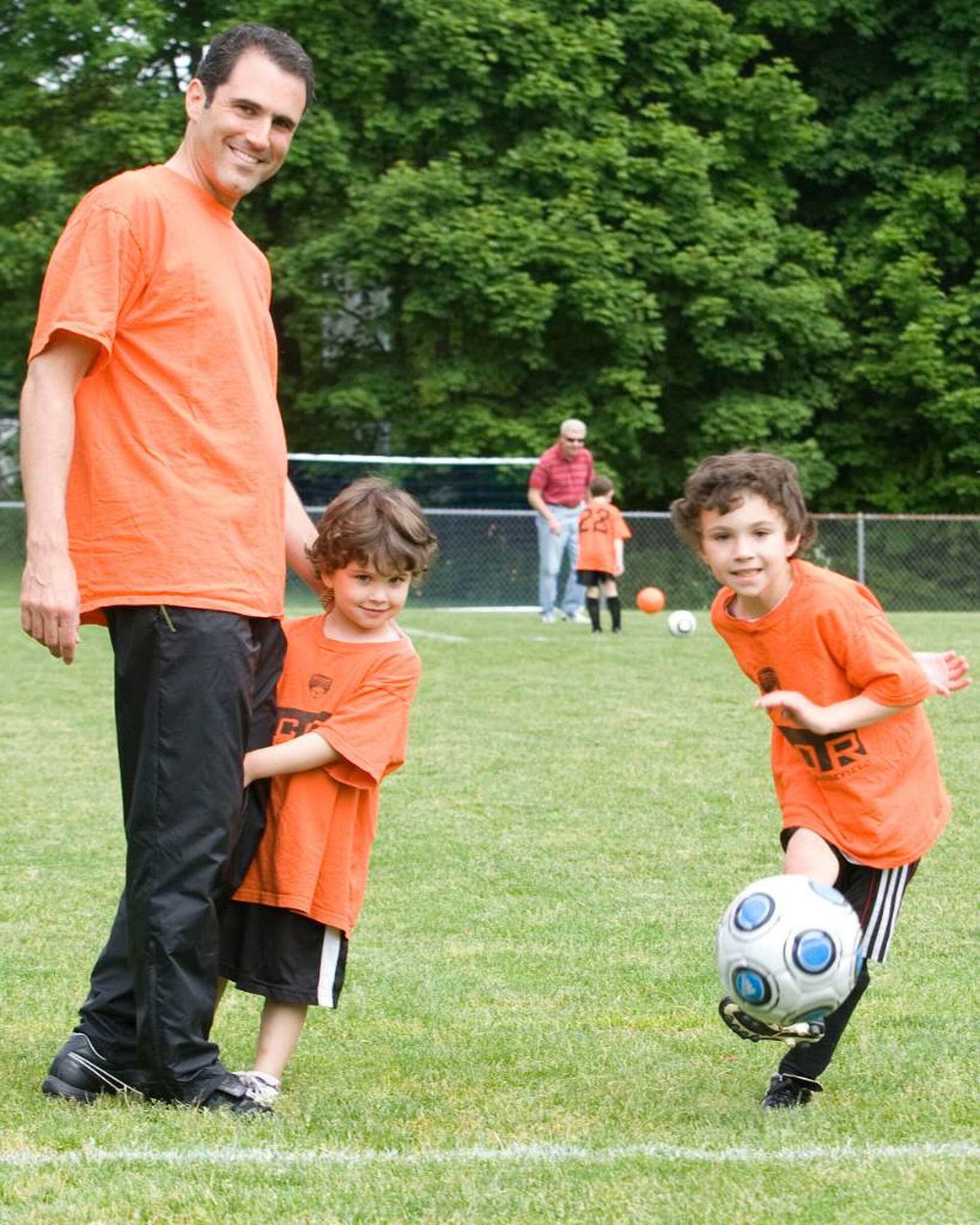 Ridgefield: CBS basketball analyst Seth Davis juggles demands of family ...