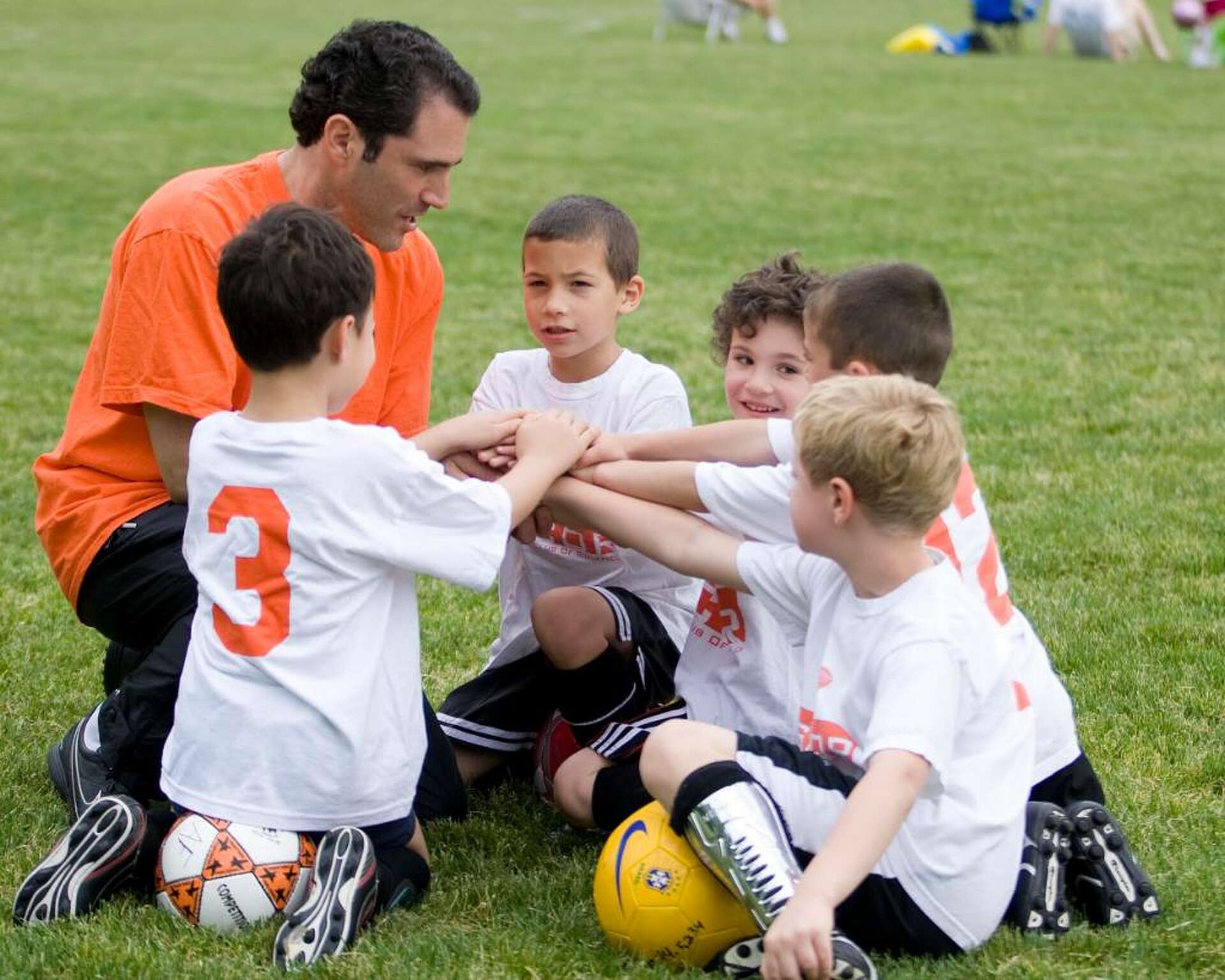 Ridgefield: CBS basketball analyst Seth Davis juggles demands of family ...