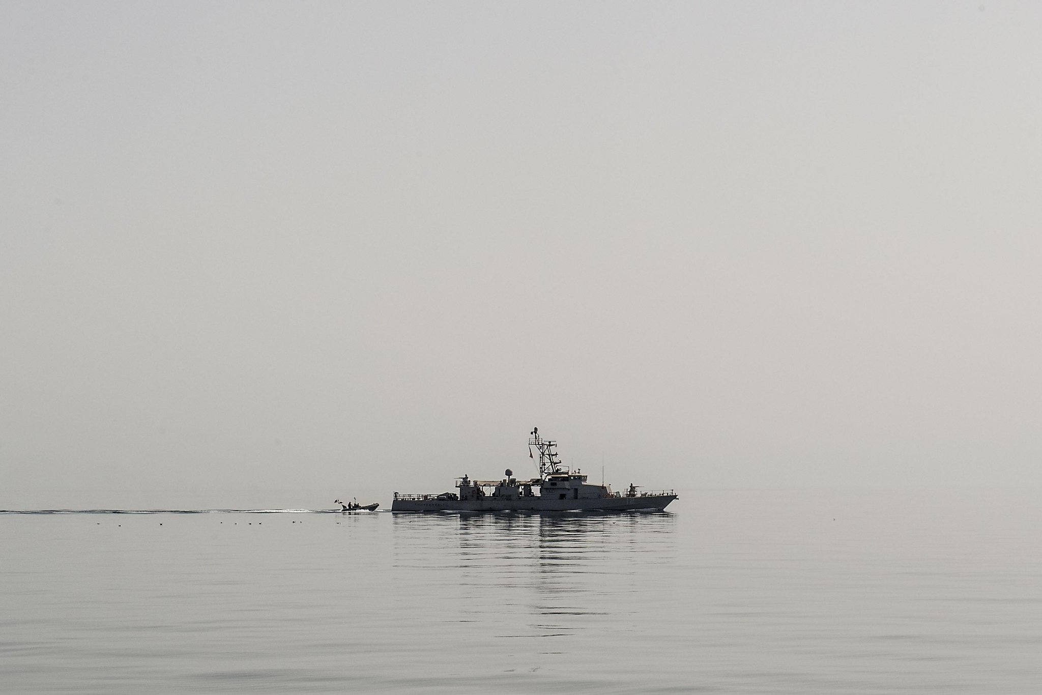 US Navy ship fires warning shots near Iranian ship