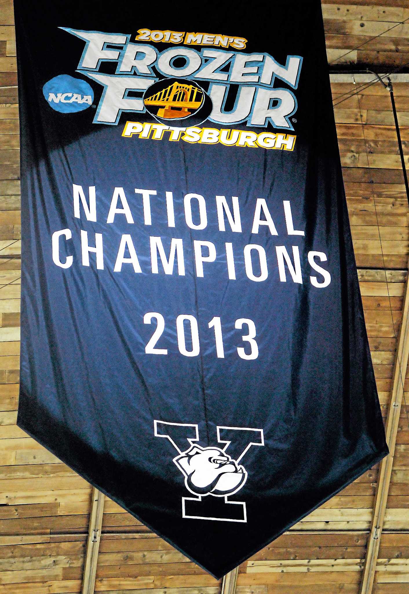 Yale unveils national championship banner, ties St. Lawrence