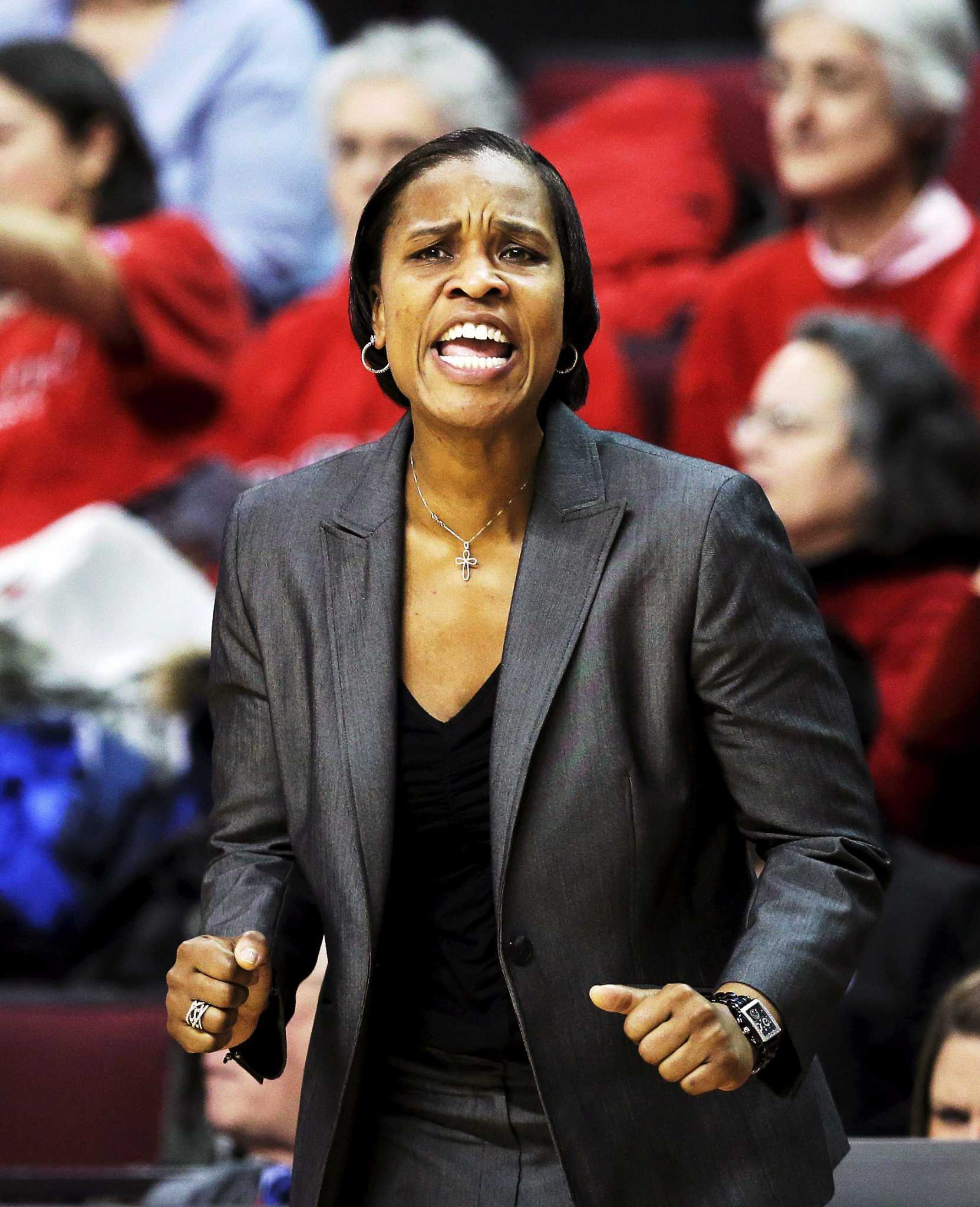 Geno Auriemma, Huskies happy to welcome Jamelle Elliott