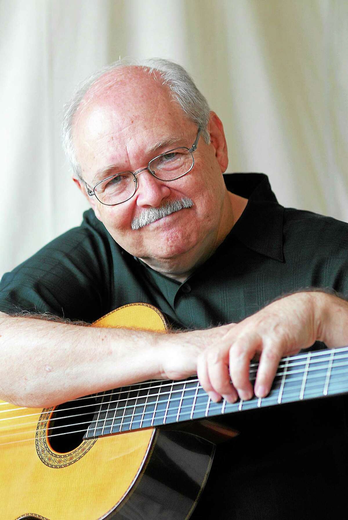 Master guitarist John Knowles in Guilford for a concert and workshop