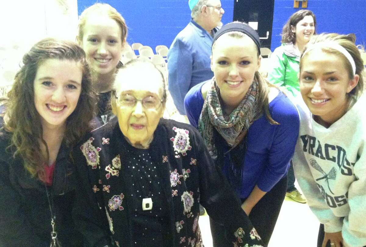 Vernon-Verona-Sherrill juniors meet, learn from Holocaust survivor