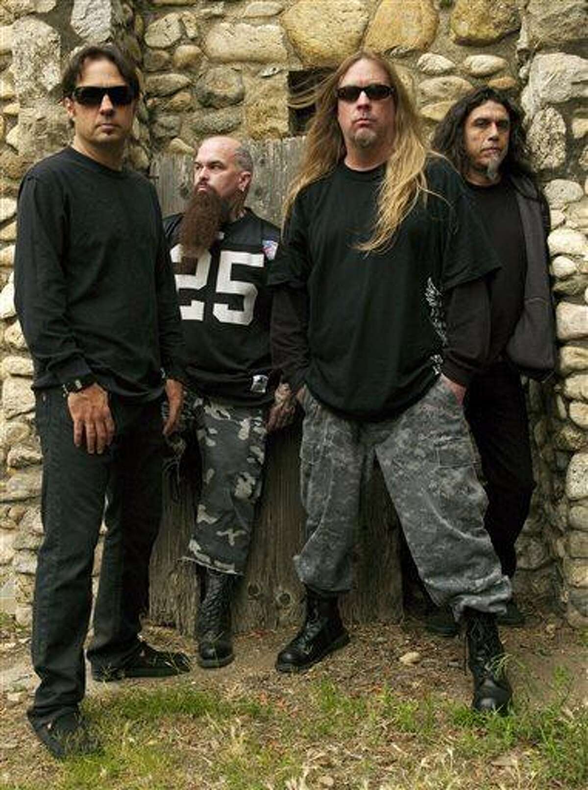 Slayer guitarist Jeff Hanneman dies at 49