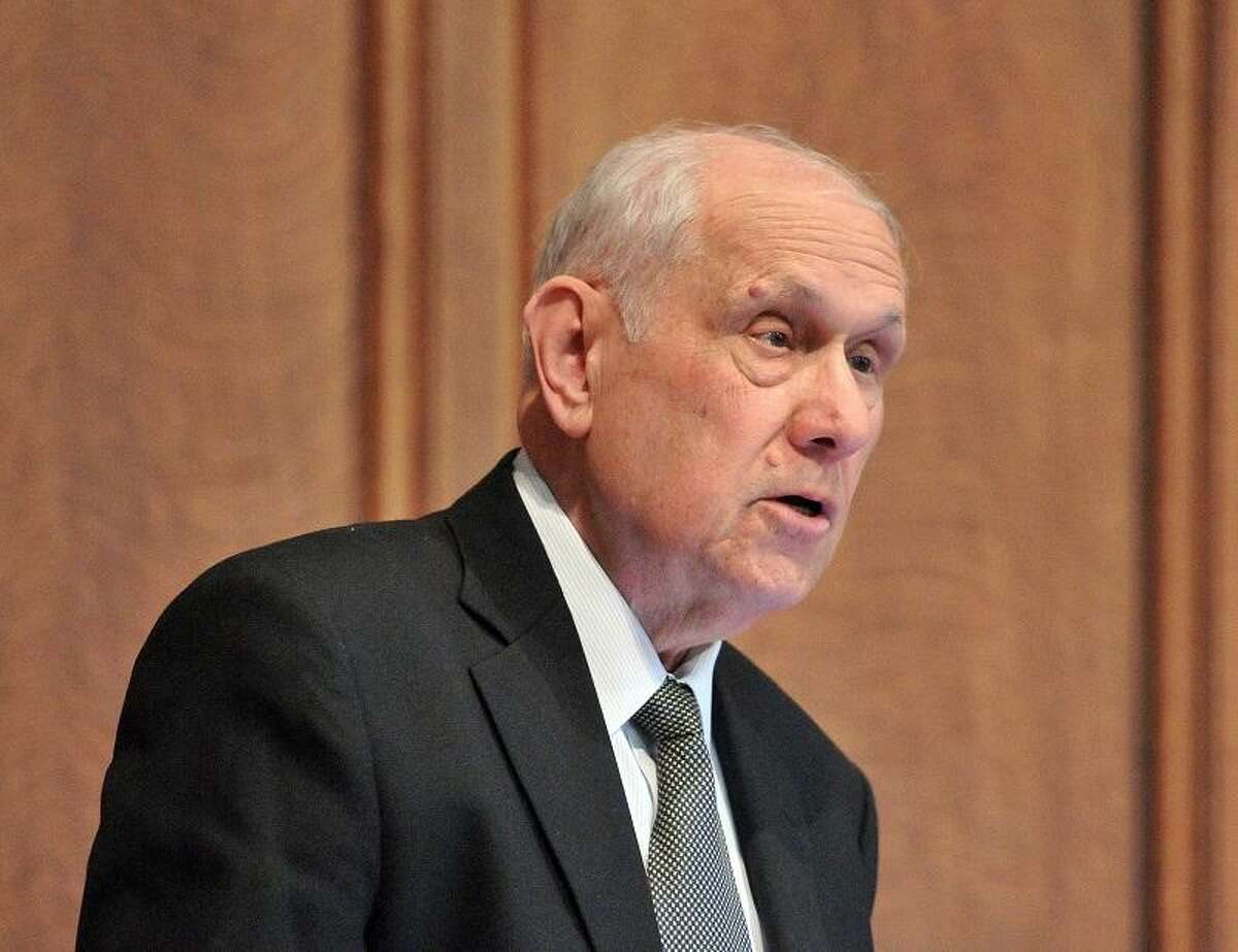 Yale's Donald Kagan, a lightning rod to the nation, retires (video)