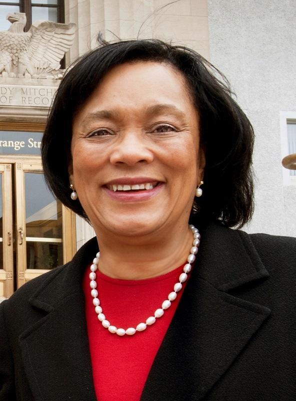 New Haven mayoral candidate Toni Harp backed by nearly 40 former aldermen