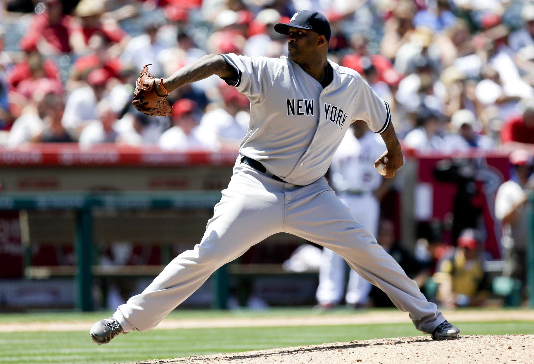 YANKEES: Rivera survives wild ninth as New York snaps skid