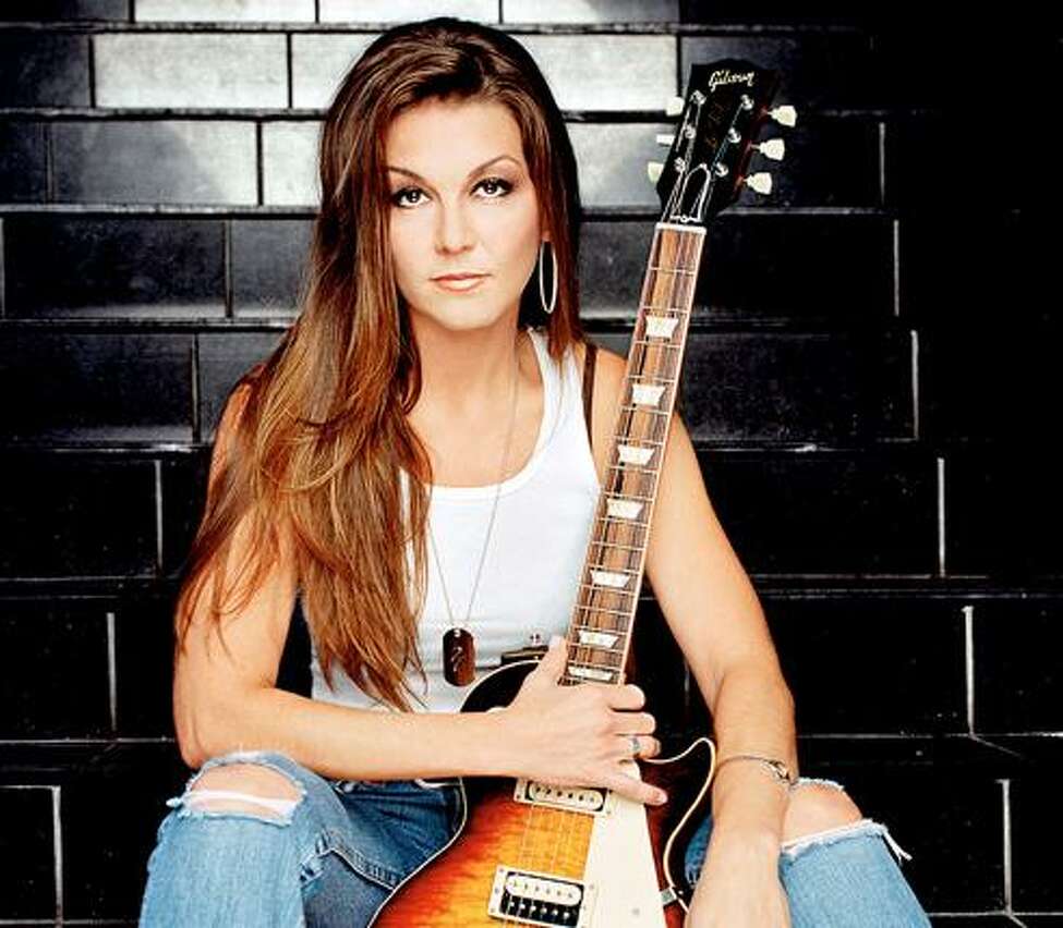 Country singer Gretchen Wilson was arrested at Conn. airport