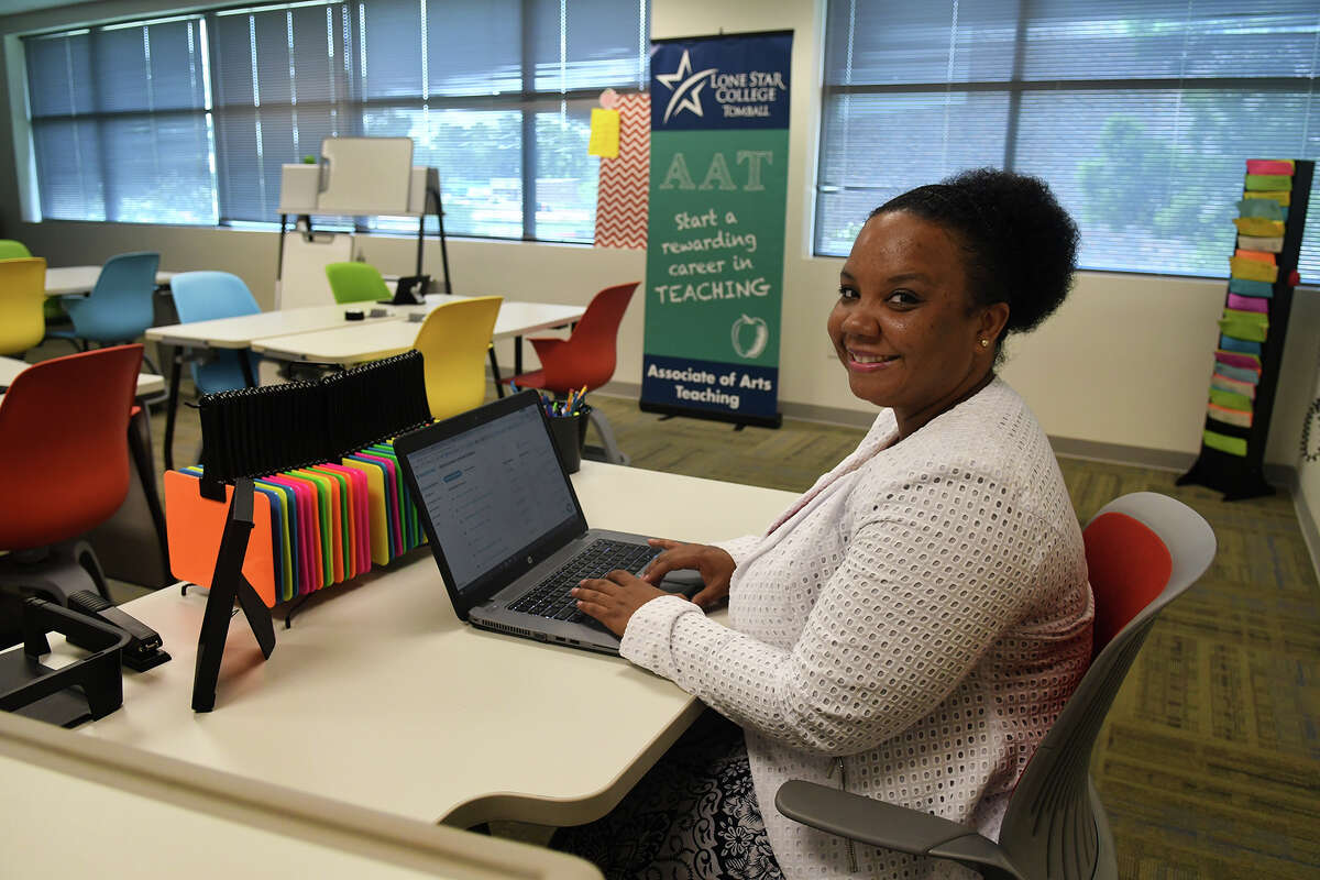 College classroom in Tomball helps new teachers learn technology