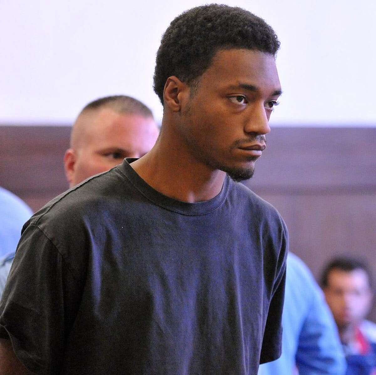 East Haven fatal stabbing began with fight over 'fake' chain (video ...