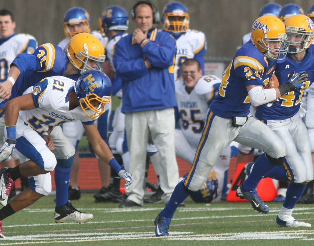 Football: Maine-Endwell beats Cazenovia 50-14 to advance in NYSPHSAA ...
