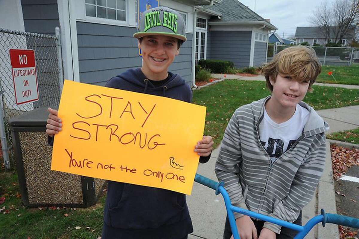 Residents of Connecticut's Shoreline head out (video)