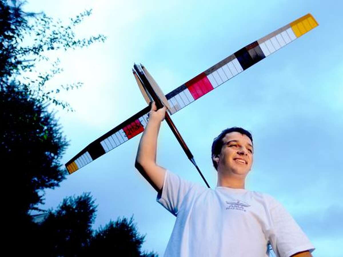 Wallingford teen sets model airplane world record (video)