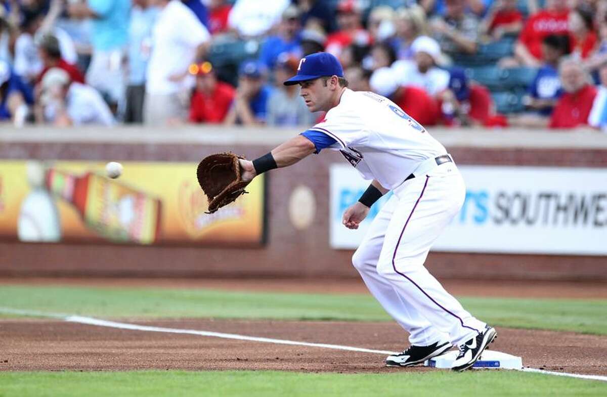 BASEBALL: Former UConn star Mike Olt of Branford hits single in first ...