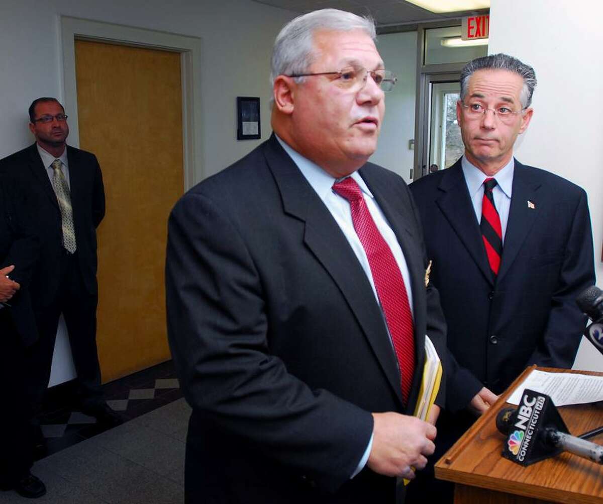 Gallo back as East Haven police chief; Maturo calls probe 'a distraction' (video)