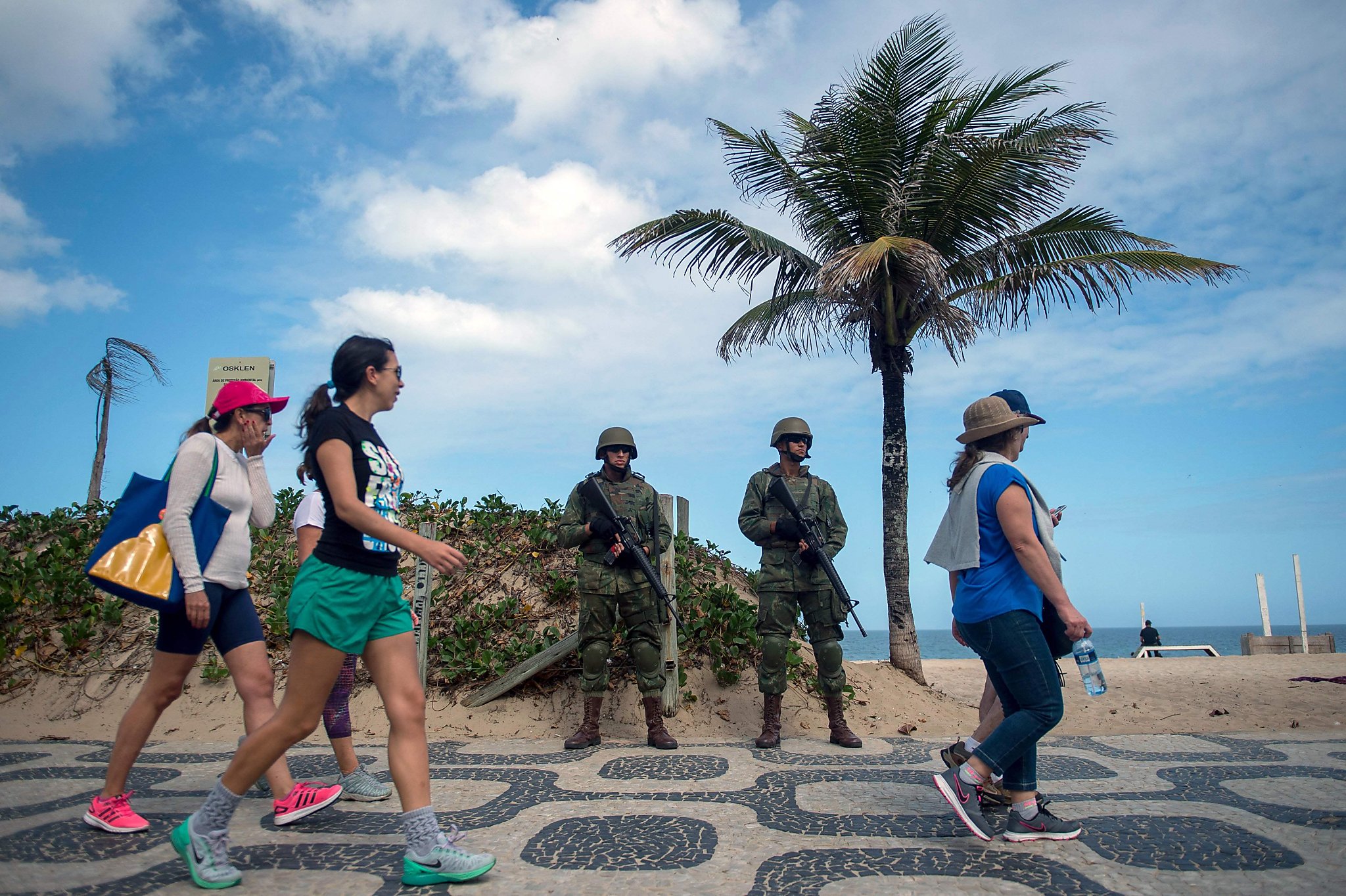 Thousands of Brazilian troops sent to Rio amid rising violence