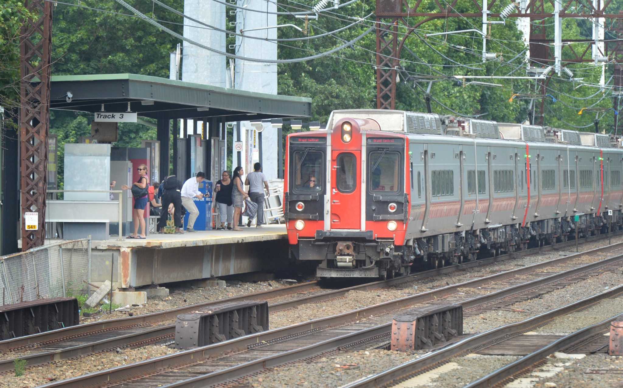 Power problems delay some Metro-North trains