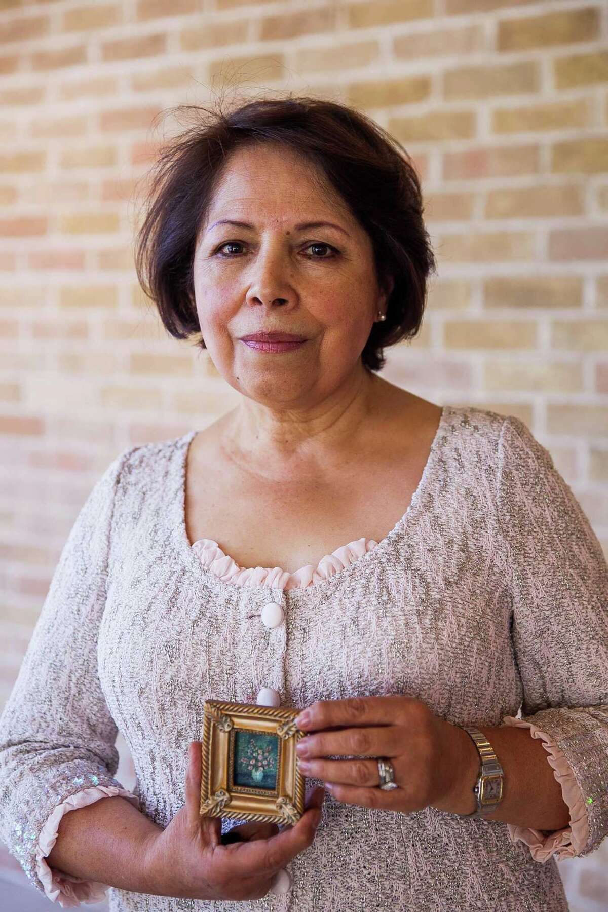 San Antonio artist sets Guinness record for tiny paintings