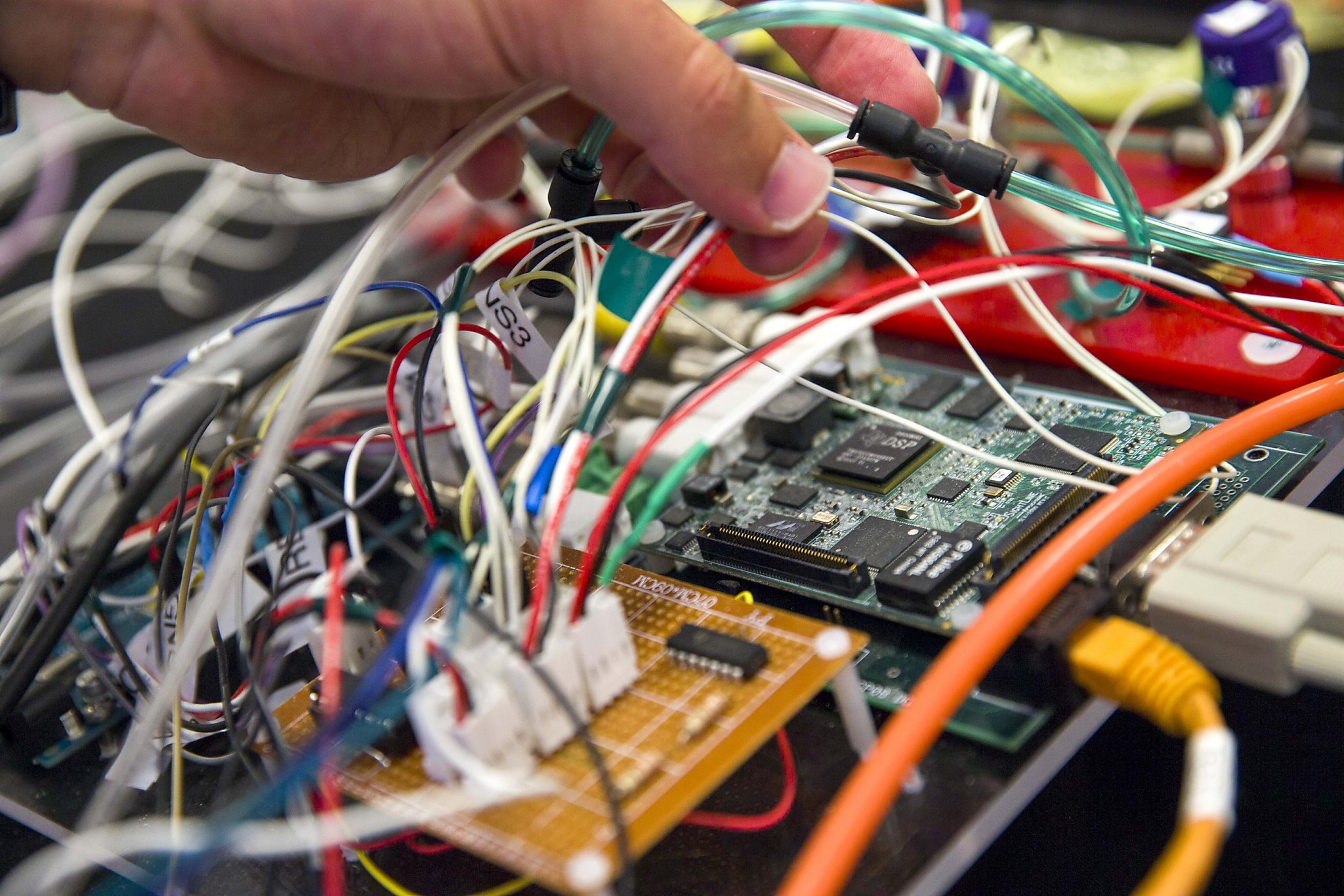 New robot grows like vine to reach tight spaces