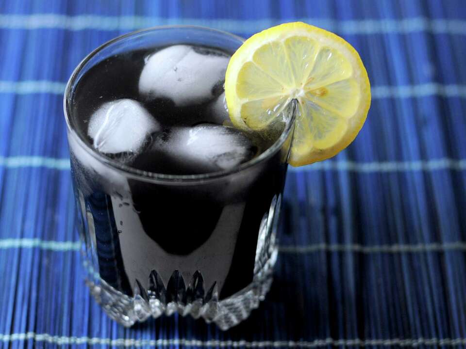 Recipe: Activated Charcoal Lemonade