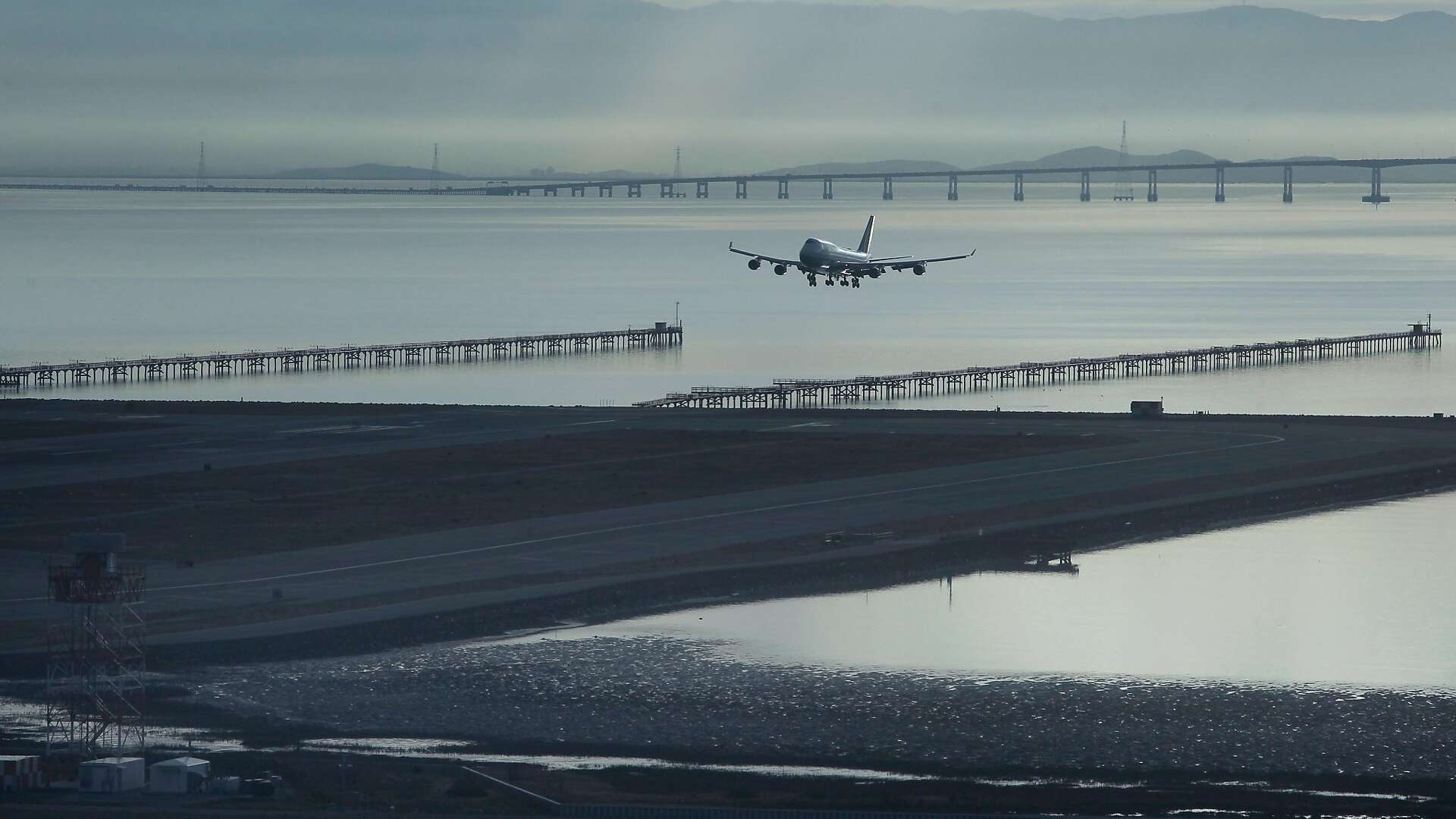 Close call at SFO: 2 pilots abort landings after plane was in path