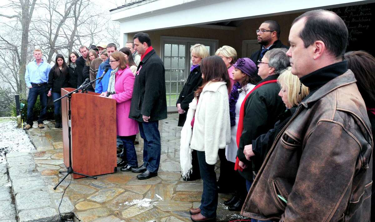 Sandy Hook families launch website to honor victims