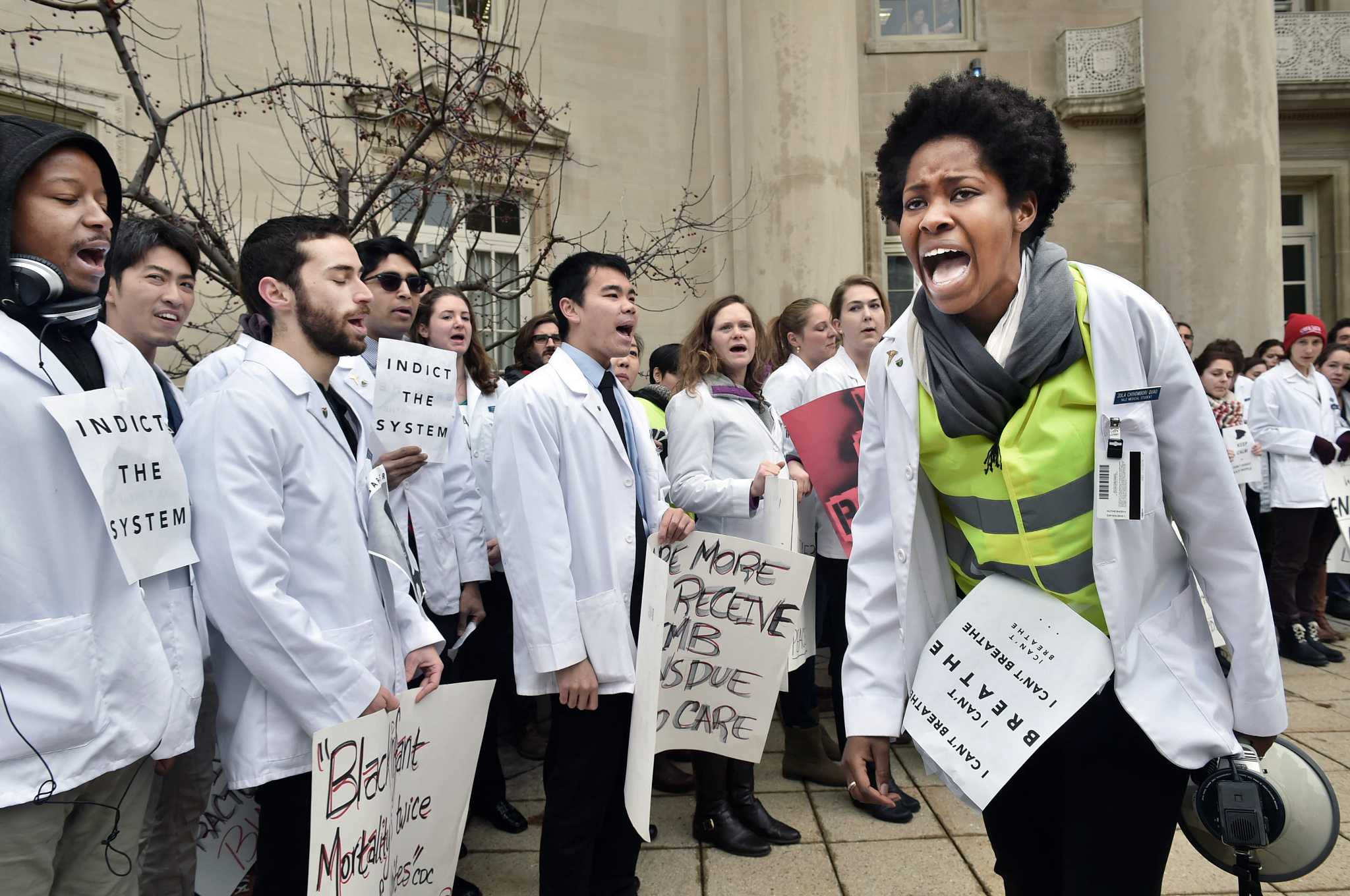 PHOTOS: Yale School of Medicine: White Coat Die-In