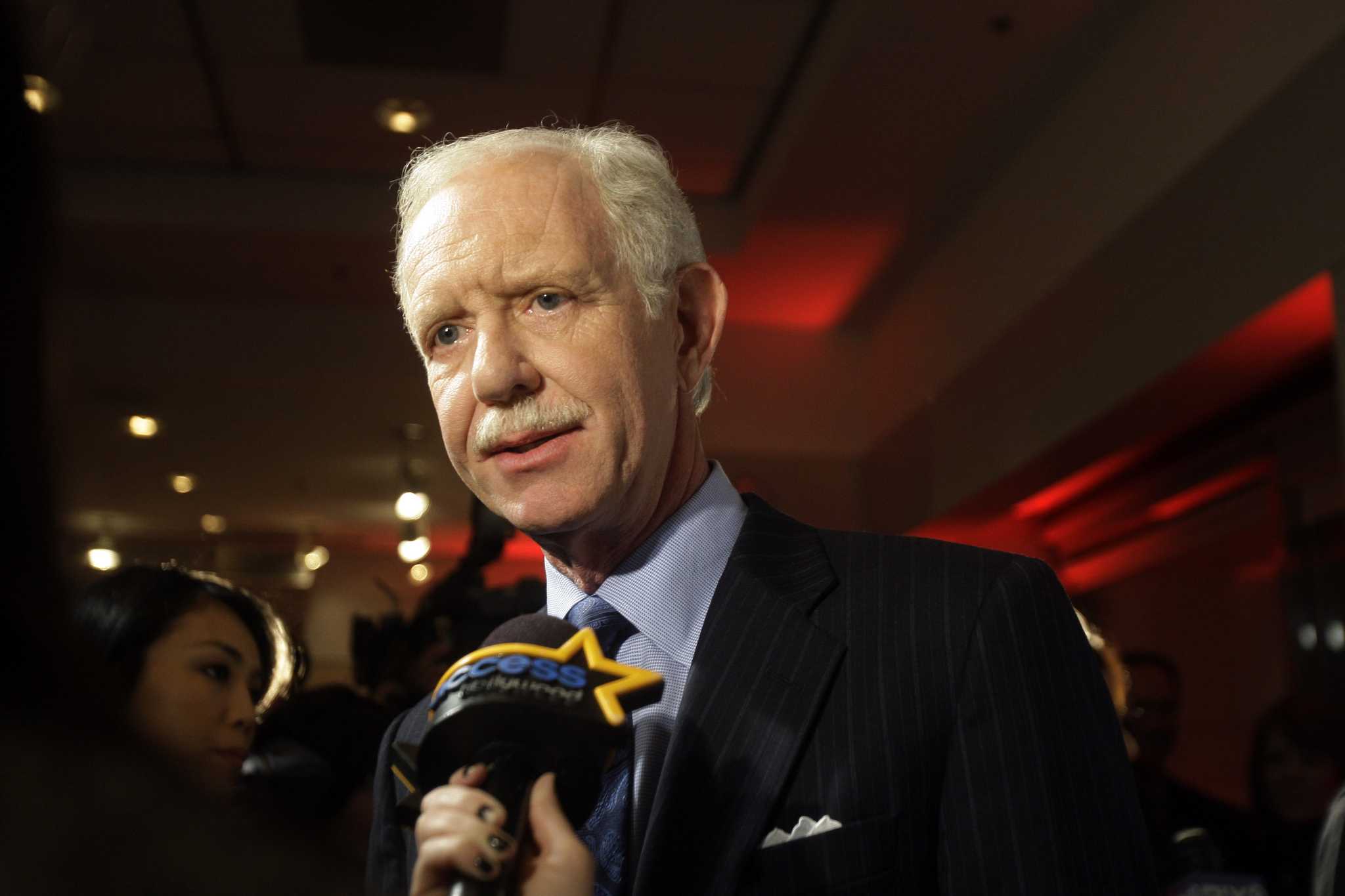 Flying ace Sully makes case against privatization