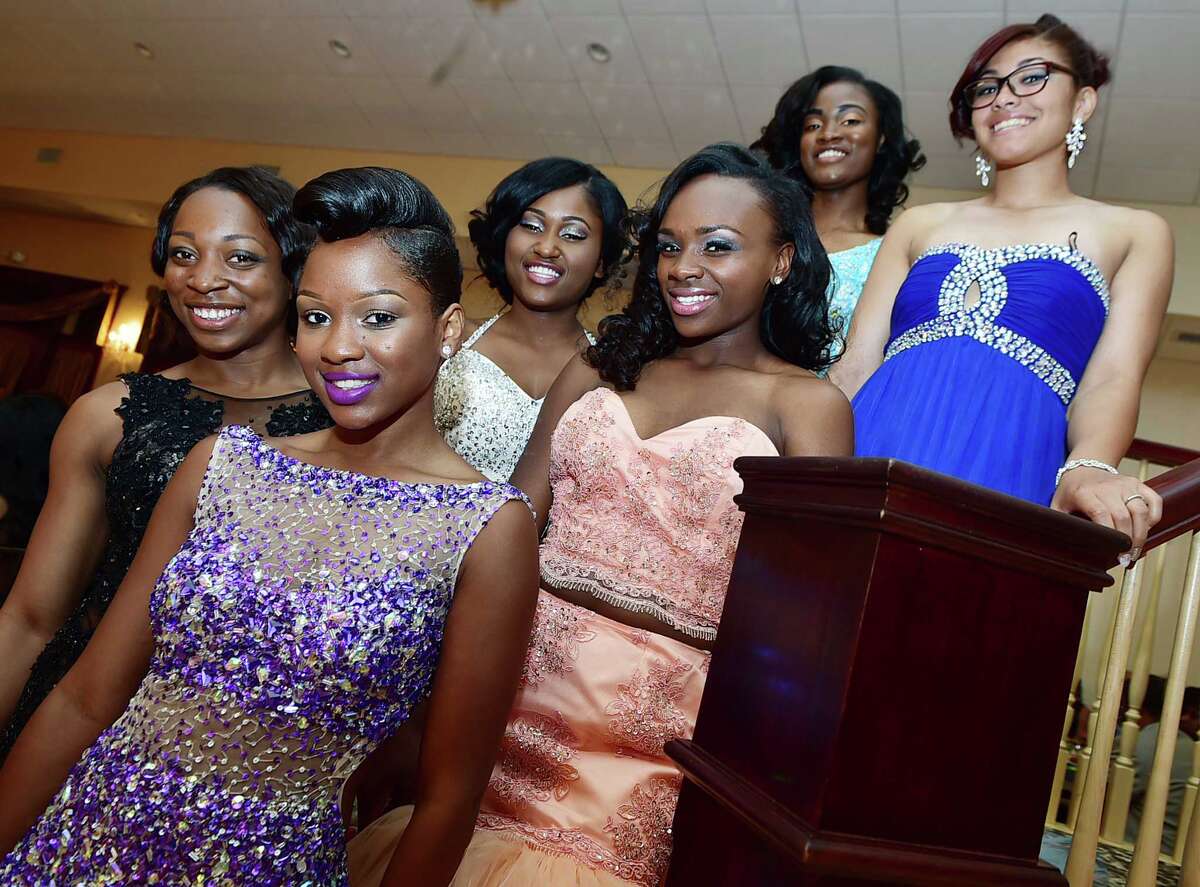 PHOTOS: Hillhouse Senior Prom "A Night at the Oscars"
