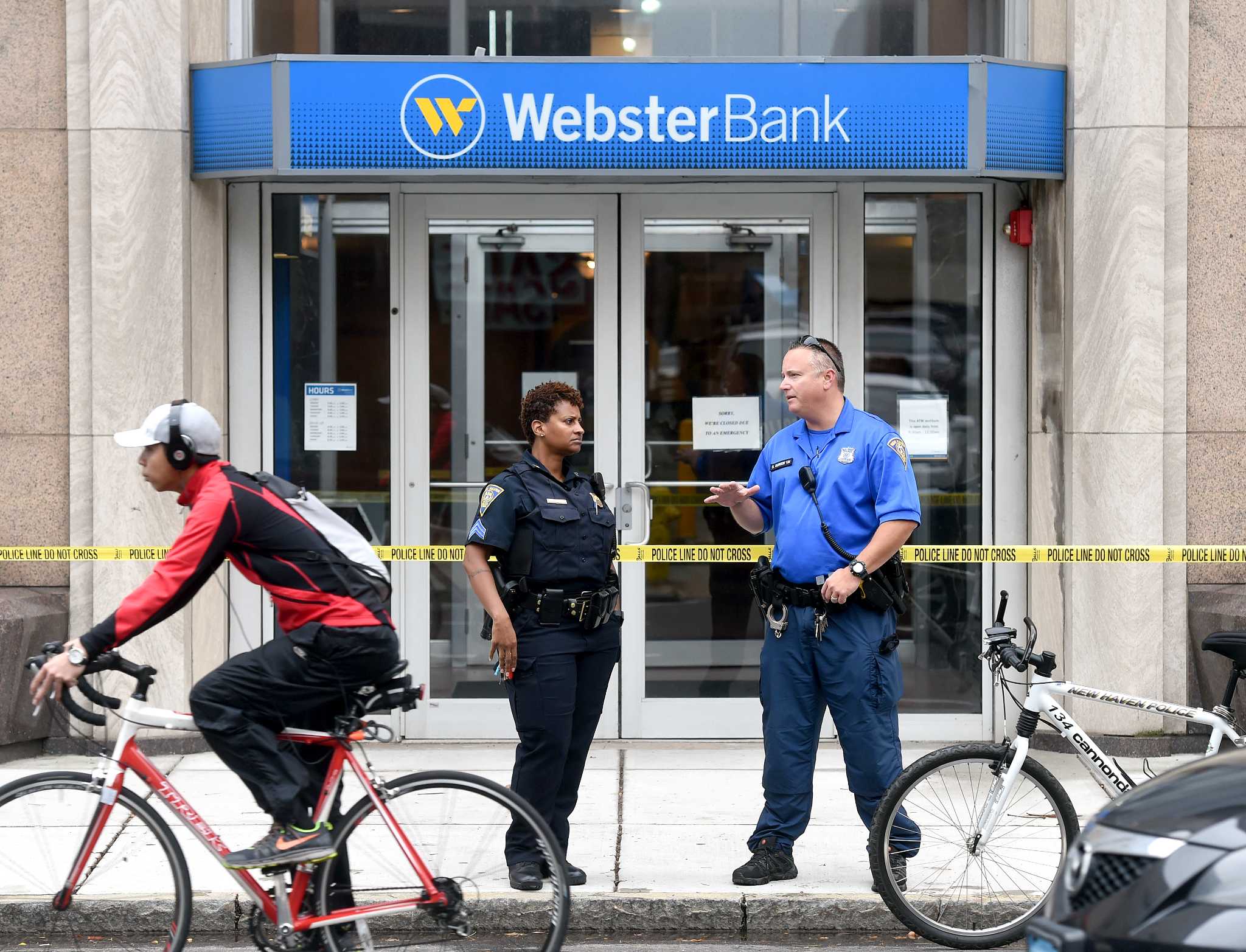 Photos: New Haven Police investigate bank robbery on Elm Street