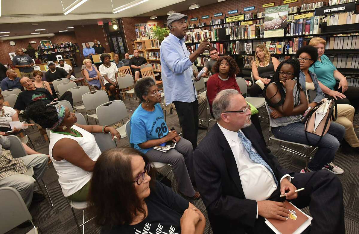 New Haven crowd wants police Chief Dean Esserman out