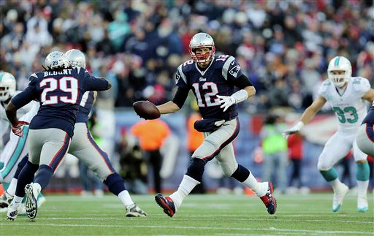 Photos: Patriots defeat Dolphins, clinch AFC East