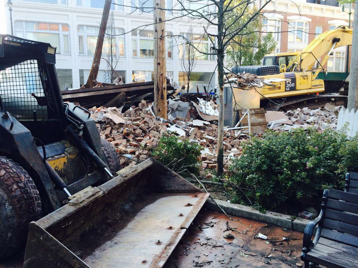 Structurally unsound building razed overnight on Chapel Street in New Haven