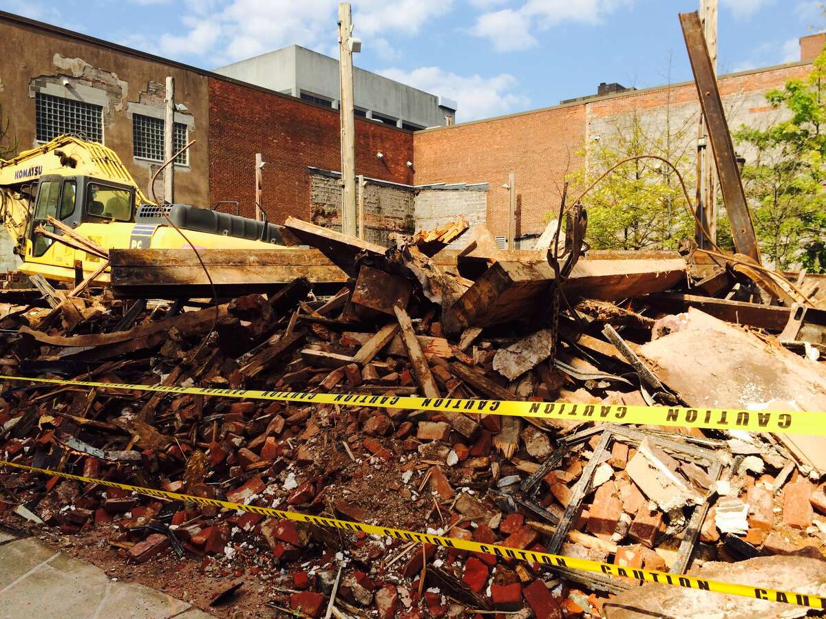 Structurally unsound building razed overnight on Chapel Street in New Haven