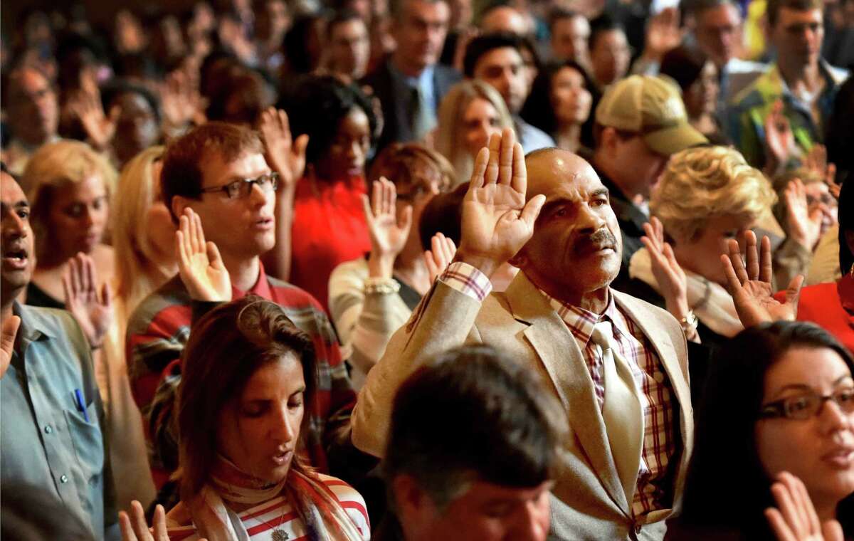 PHOTOS of Largest U.S. Citizenship Naturalization Ceremony in Connecticut