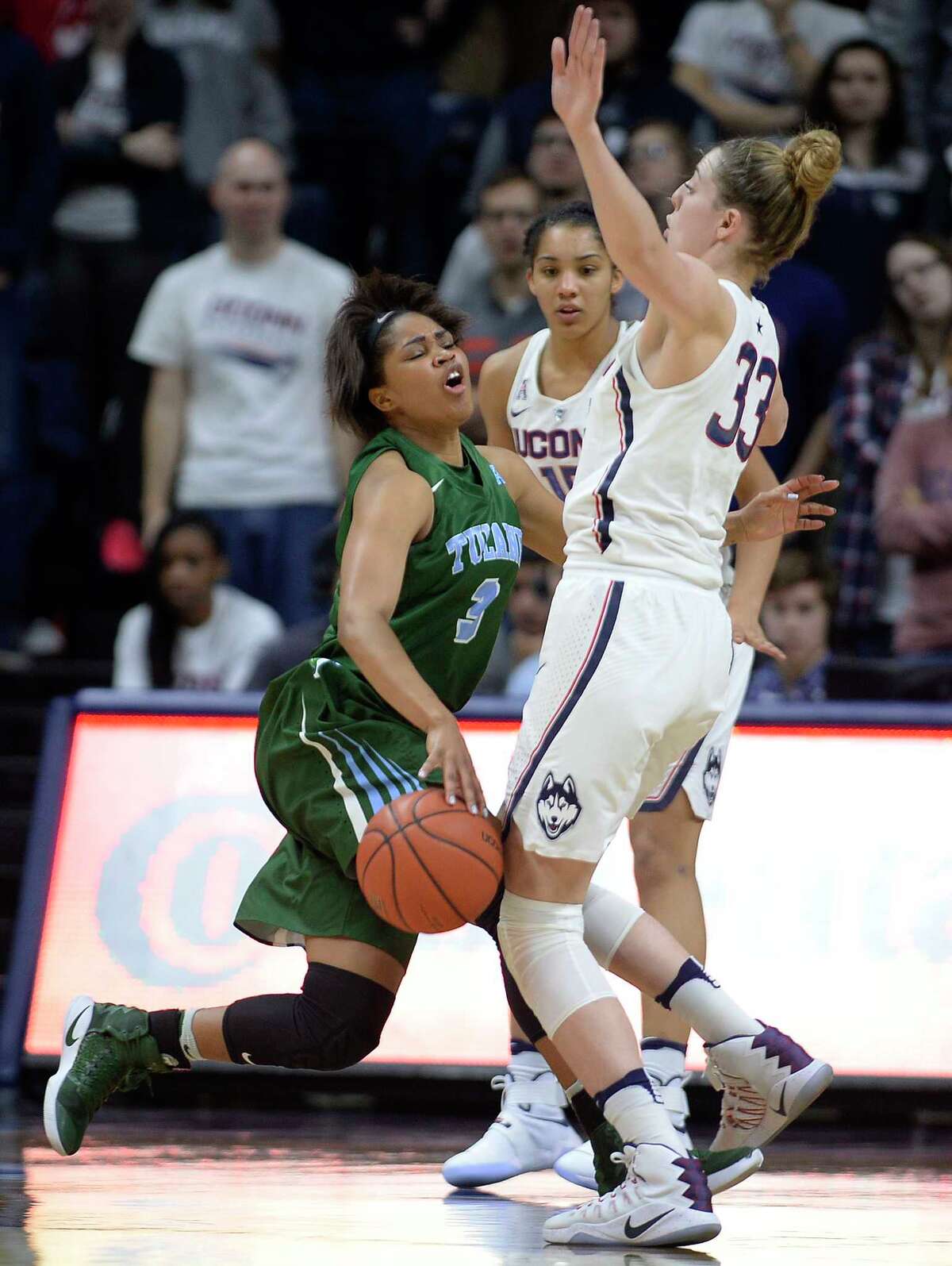 Katie Lou Samuelson heats up after slow start, UConn routs Tulane
