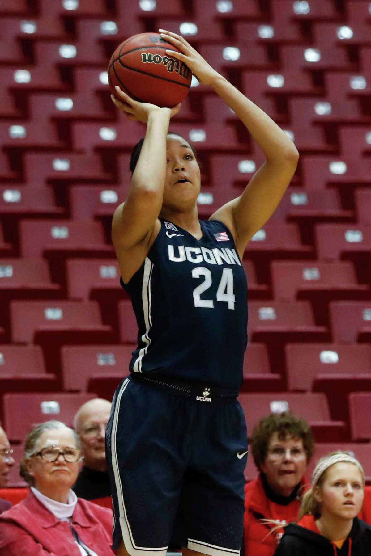 Collier leads UConn women’s basketball team to 98th straight win