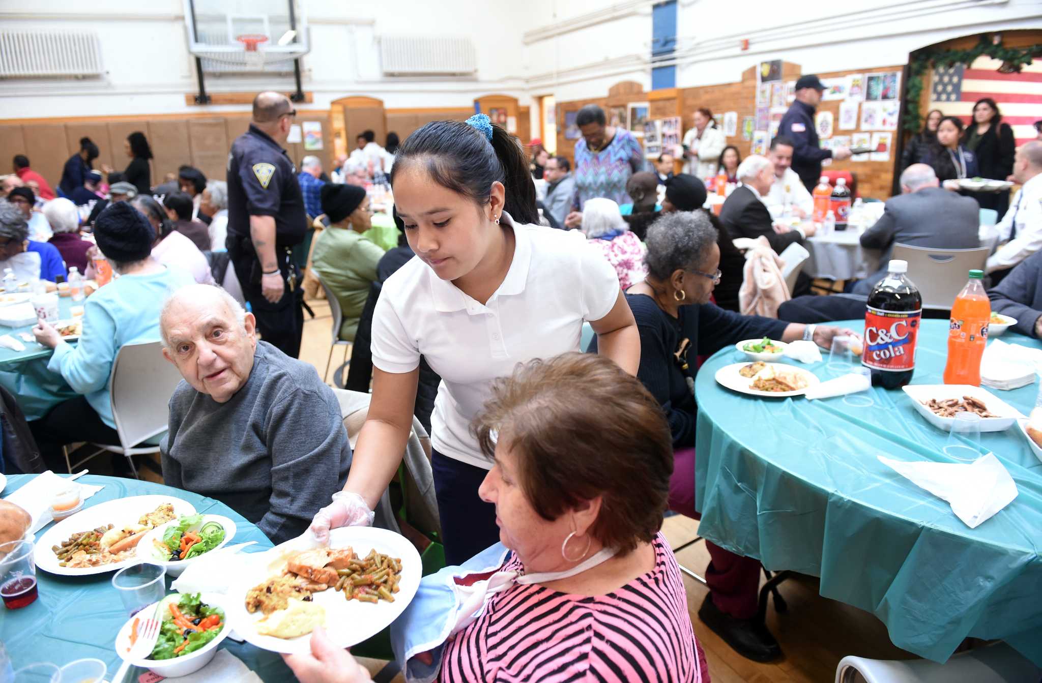 Photos: Offering help at Thanksgiving